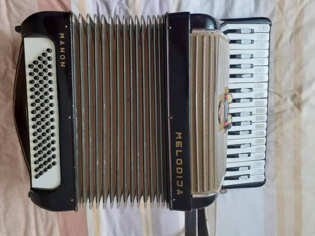 Na prodaju polovna harmonika (FOTO) - Prnjavorinfo.com