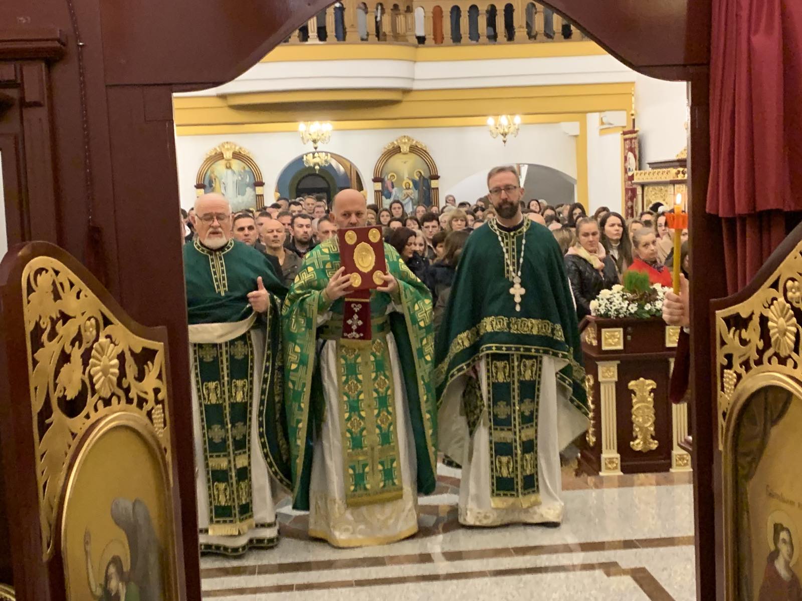 Božić u Prnjavoru: Rođenje Isusa Hrista dočekano molitvom u pravoslavnim hramovima (FOTO ...